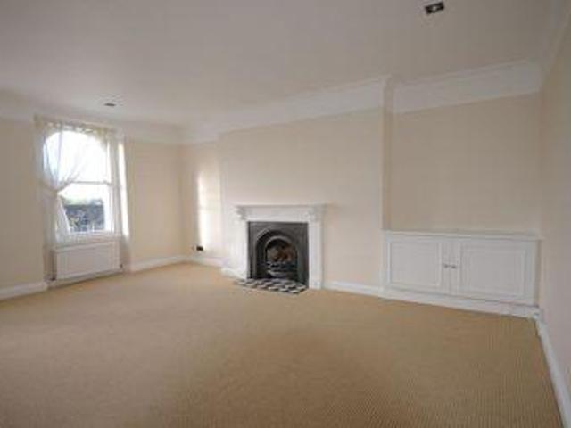 2 Bedrooms Flat for rent in Osborne Road, Windsor SL4