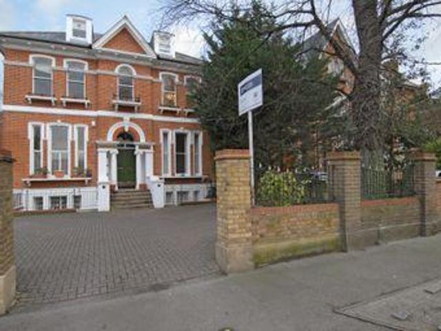 2 Bedrooms Flat for rent in Osborne Road, Windsor SL4