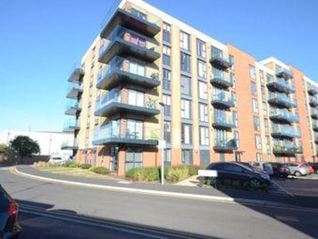2 Bedrooms Flat for rent in Oscar Wilde Road, Reading RG1