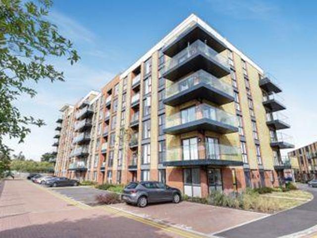 2 Bedrooms Flat for rent in Oscar Wilde Road, Reading RG1