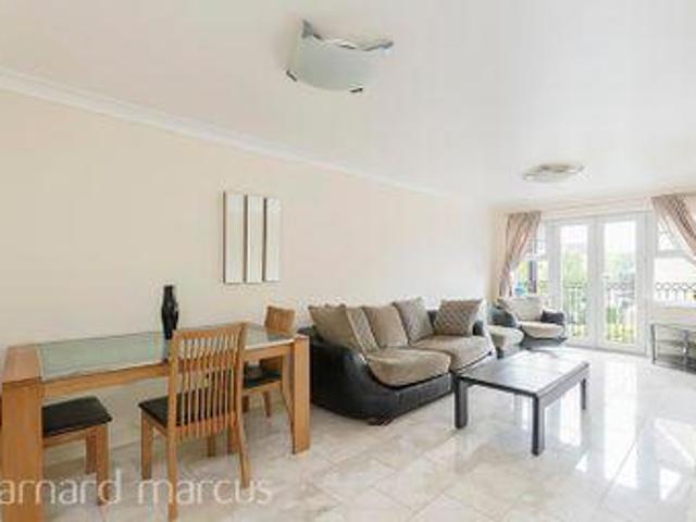 2 Bedrooms Flat for rent in Osier Crescent, London N10