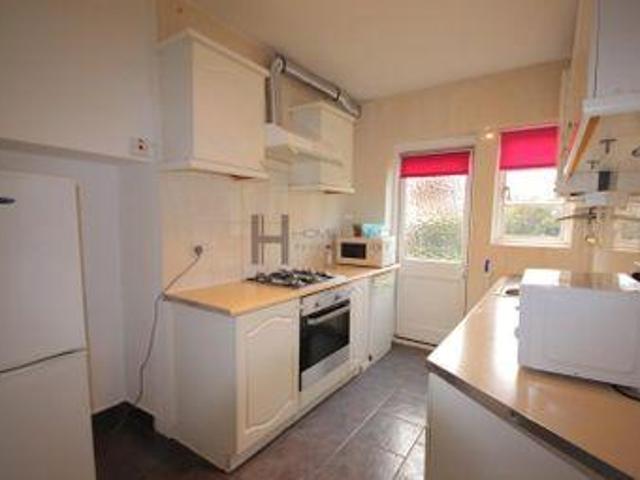 2 Bedrooms Flat for rent in Ossulton Way, East Finchley, London N2