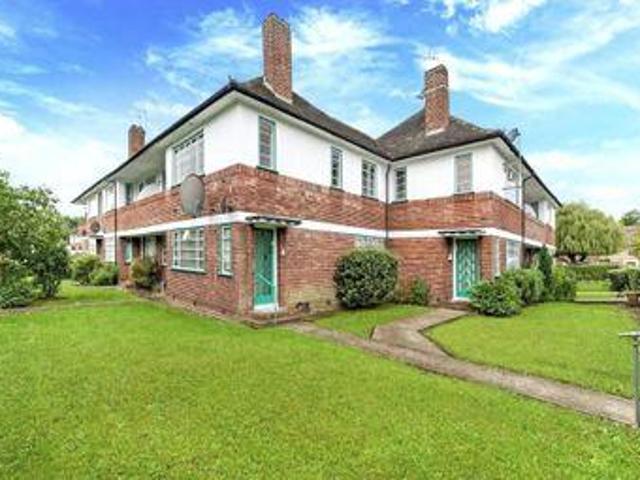 2 Bedrooms Flat for rent in Ossulton Way, London N2