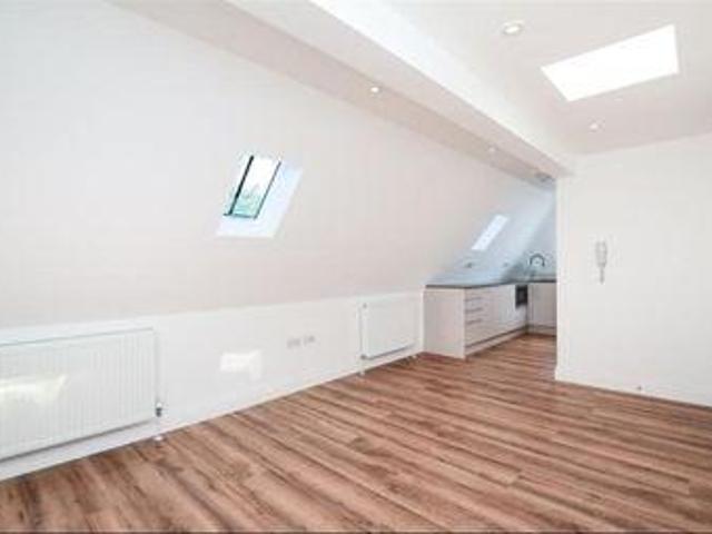 2 Bedrooms Flat for rent in Ossulton Way, London N2