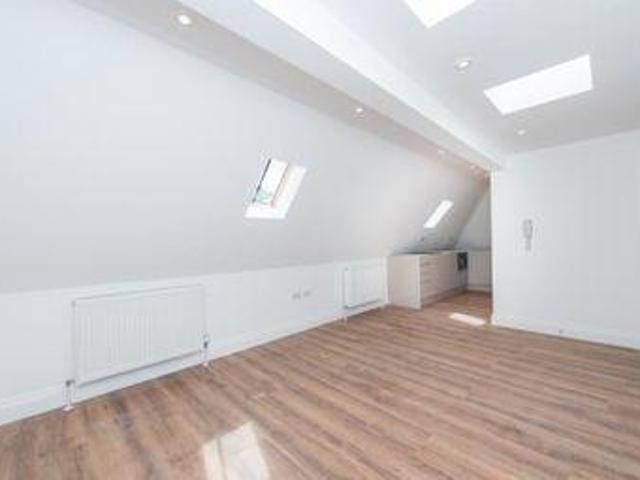 2 Bedrooms Flat for rent in Ossulton Way, London N2