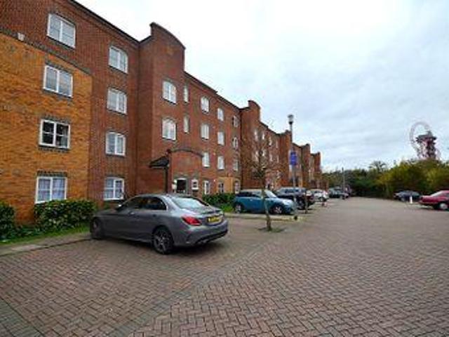 2 Bedrooms Flat for rent in Otter Close, Stratford, London E15