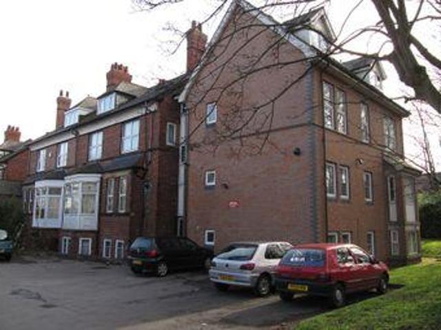 2 Bedrooms Flat for rent in Otley Road Flat 7, Leeds LS16