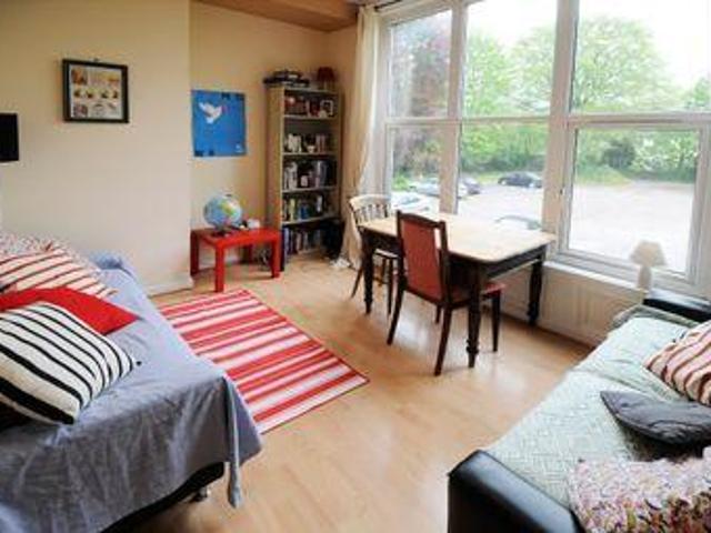 2 Bedrooms Flat for rent in Otley Road Ground Floor Flat, Far Headingley, Leeds LS16