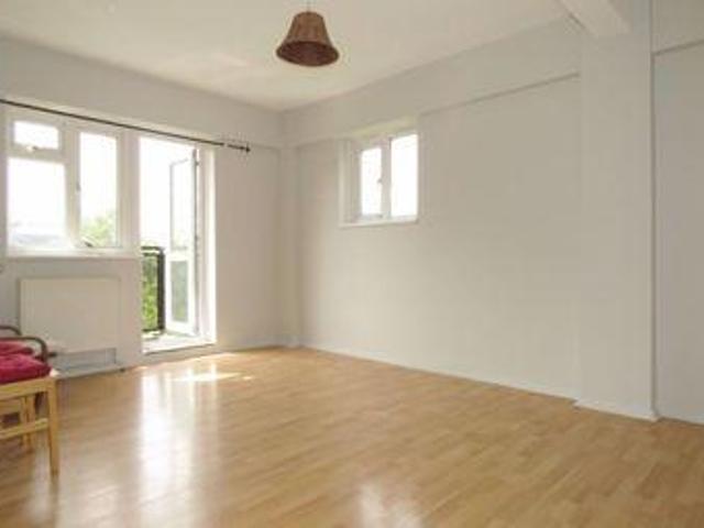 2 Bedrooms Flat for rent in Outwood House, Deepdene Gardens, London SW2