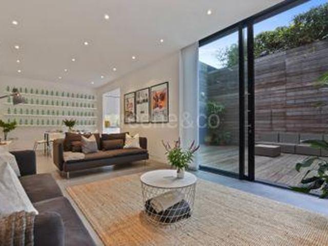 2 Bedrooms Flat for rent in Oval Road, Camden, London NW1