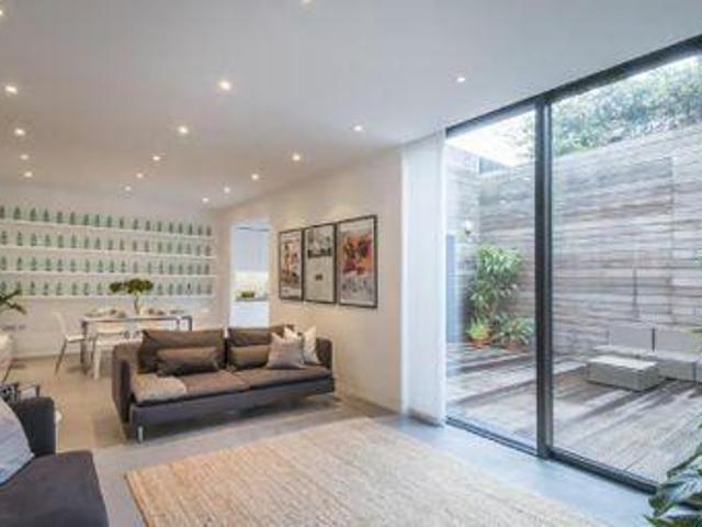 2 Bedrooms Flat for rent in Oval Road, Camden, London NW1