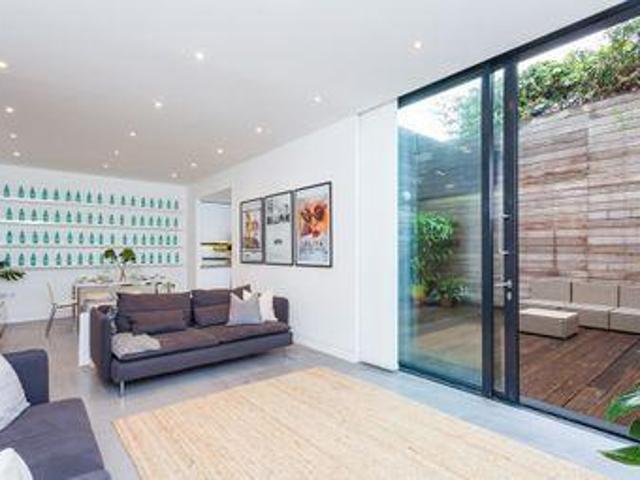 2 Bedrooms Flat for rent in Oval Road, London NW1