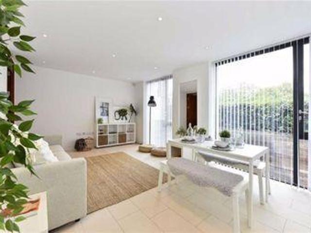 2 Bedrooms Flat for rent in Oval Road, London NW1