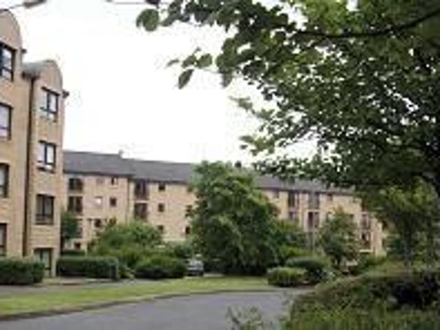 2 Bedrooms Flat for rent in Overnewton Square, Glasgow G3