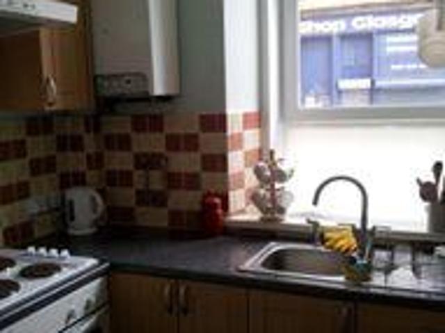 2 Bedrooms Flat for rent in Overnewton Street, Glasgow G3