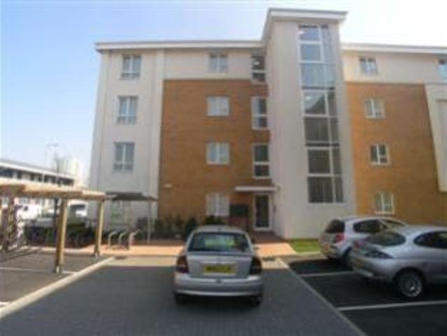 2 Bedrooms Flat for rent in Overstone Court, Cardiff CF10