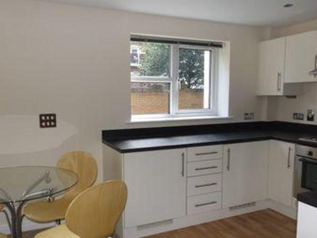 2 Bedrooms Flat for rent in Overstone Court, Cardiff CF10