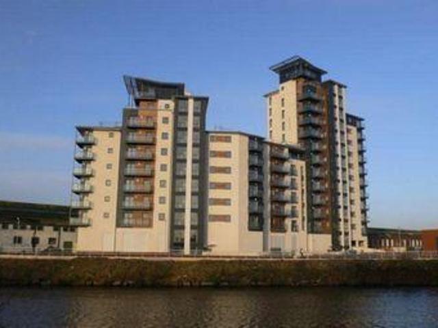 2 Bedrooms Flat for rent in Overstone Court, Cardiff Bay, Cardiff CF10