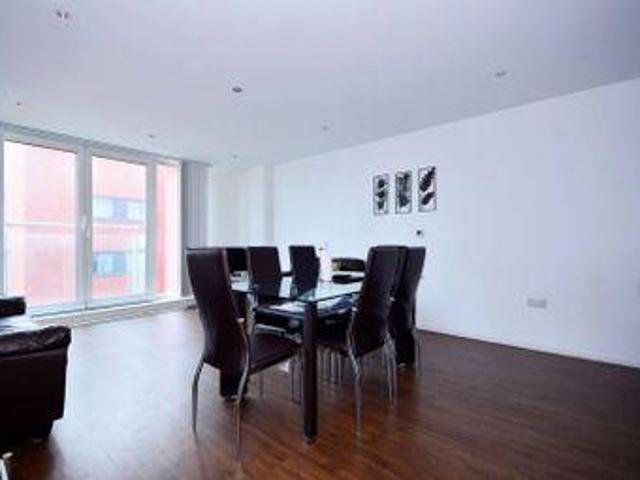 2 Bedrooms Flat for rent in Oxygen Apartments, Royal Docks, London E16