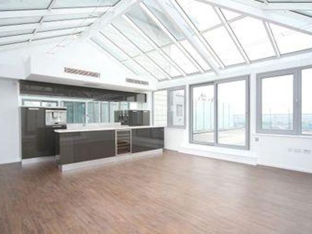 2 Bedrooms Flat for rent in Oxygen, Western Gateway, Royal Victoria Docks E16