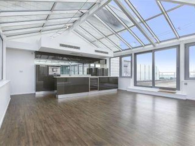 2 Bedrooms Flat for rent in Oxygen, Western Gateway, Royal Victoria Docks E16