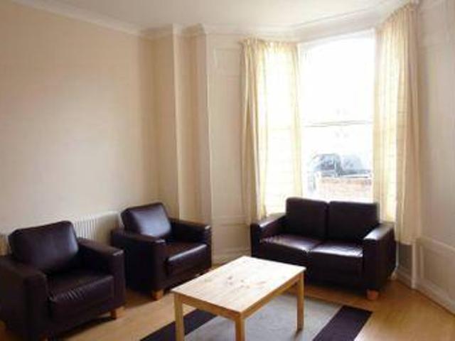 2 Bedrooms Flat for rent in Oxford Road, London N4