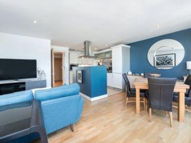 2 Bedrooms Flat for rent in Oyster Wharf, 18, Lombard Road, Battersea SW11