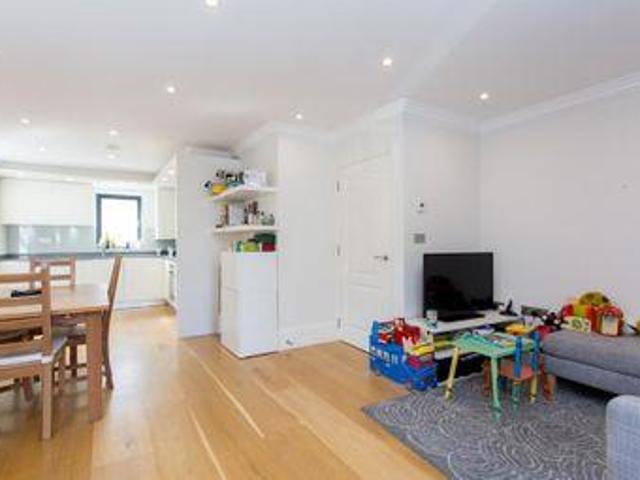 2 Bedrooms Flat for rent in Lough Road, Islington N7