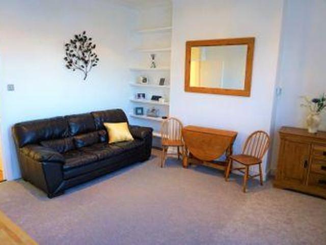 2 Bedrooms Flat for rent in Louvaine Road, London SW11