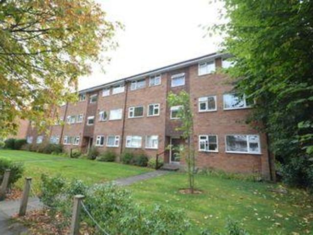 2 Bedrooms Flat for rent in Lovelace Gardens, Surbiton KT6