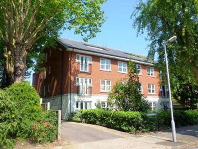 2 Bedrooms Flat for rent in Lovelace Road, Surbiton KT6