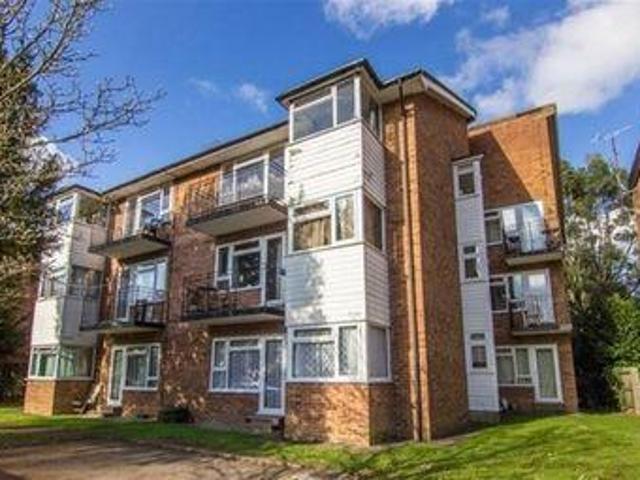 2 Bedrooms Flat for rent in Lovelace Road, Surbiton KT6