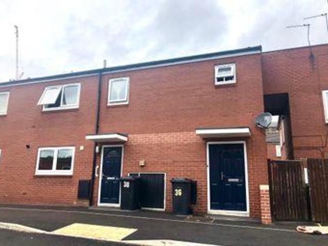 2 Bedrooms Flat for rent in Lovell Park Hill, Leeds LS7