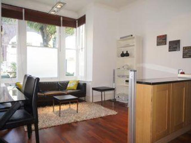 2 Bedrooms Flat for rent in Loveridge Road, West Hampstead, London NW6