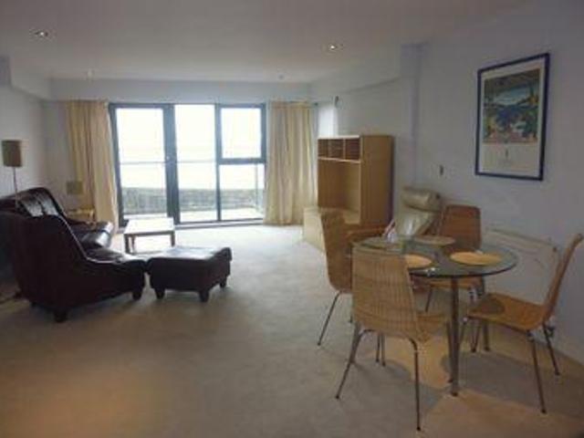 2 Bedrooms Flat for rent in Lower Granton Road, Edinburgh EH5