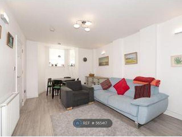 2 Bedrooms Flat for rent in Lower Ground Floor, London SW16