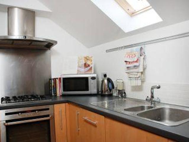 2 Bedrooms Flat for rent in Lower Kings Road, Kingston KT2