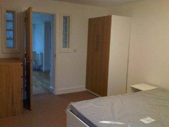 2 Bedrooms Flat for rent in Lower Holyhead Road, Coventry CV1