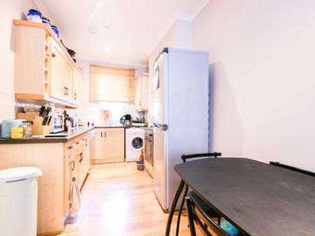 2 Bedrooms Flat for rent in Lower Richmond Road, London SW15