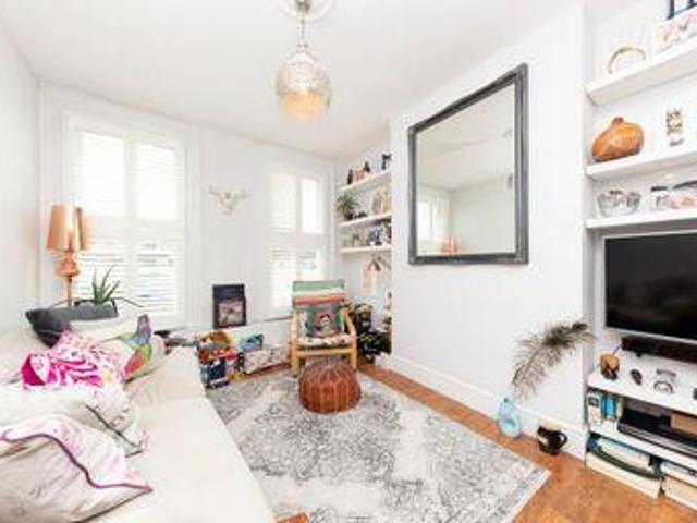 2 Bedrooms Flat for rent in Lower Richmond Road, London SW15