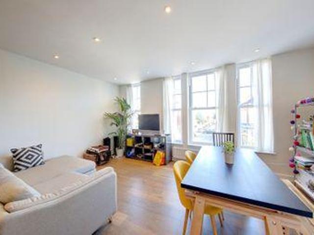 2 Bedrooms Flat for rent in Lower Richmond Road, Putney SW15
