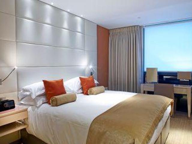 2 Bedrooms Flat for rent in Lower Thames Street, London EC3R