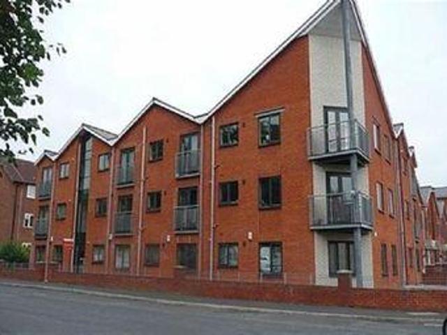 2 Bedrooms Flat for rent in Loxford Street, Manchester M15