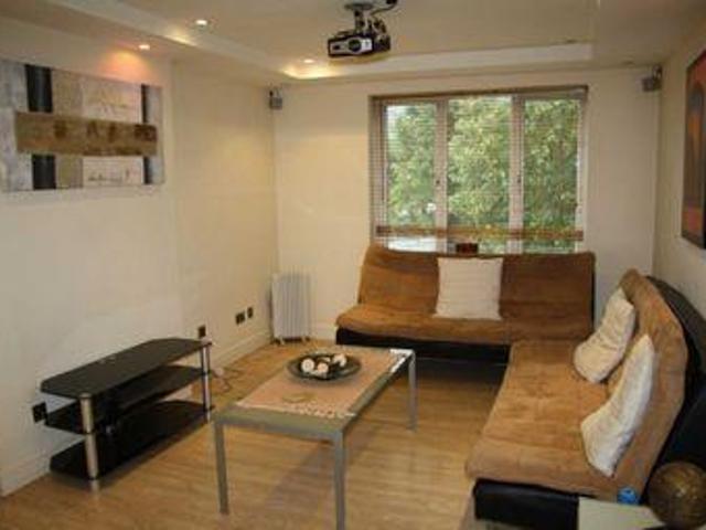 2 Bedrooms Flat for rent in Lockett Gardens, Salford M3