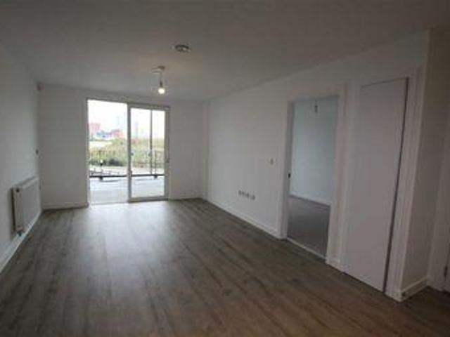 2 Bedrooms Flat for rent in Lockgate Square, Salford M5