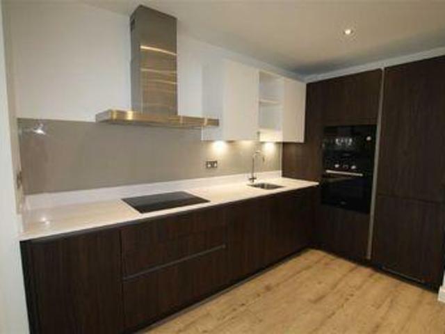 2 Bedrooms Flat for rent in Lockgate Square, Salford M5