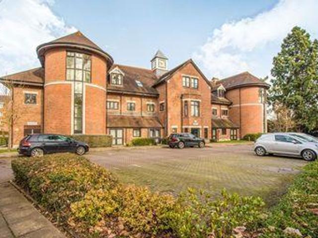 2 Bedrooms Flat for rent in Lockhart Road, Watford WD17