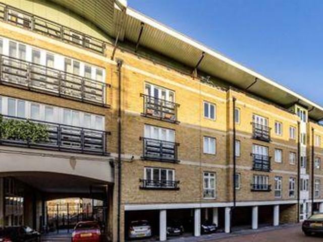 2 Bedrooms Flat for rent in Locksons Close, London E14