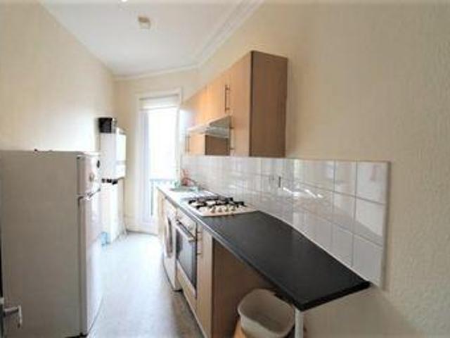 2 Bedrooms Flat for rent in Lodge Lane, London N12