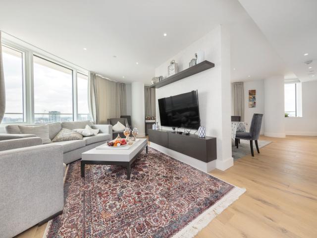 2 Bedrooms Flat for Rent in Lombard Wharf | Foxtons